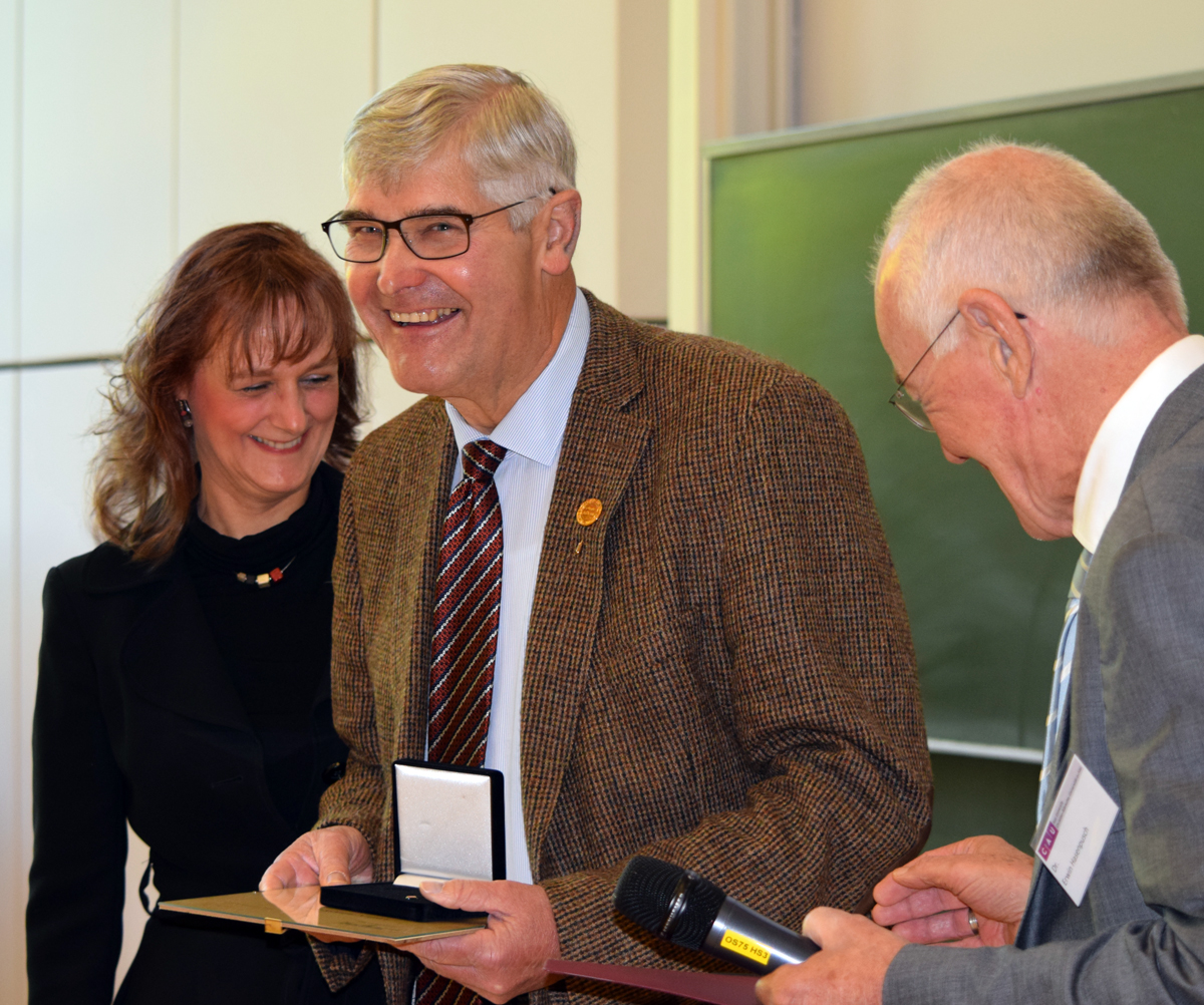 DGfZ - Dr. Johannes Aumann mit Adolf-Köppe-Nadel geehrt